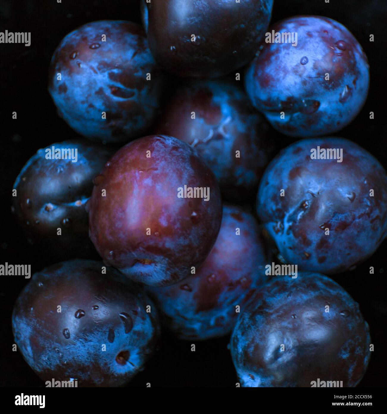 Purple plum hi-res stock photography and images - Alamy