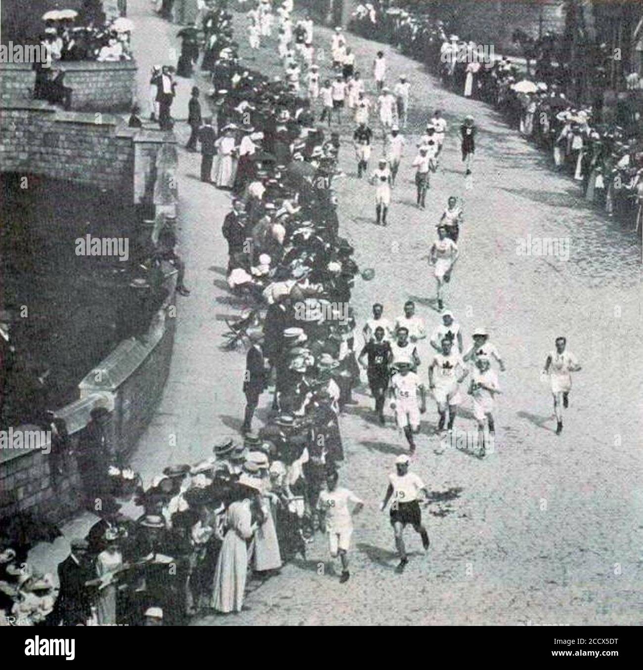 Jeux olympiques 1908 marathon hi-res stock photography and images - Alamy