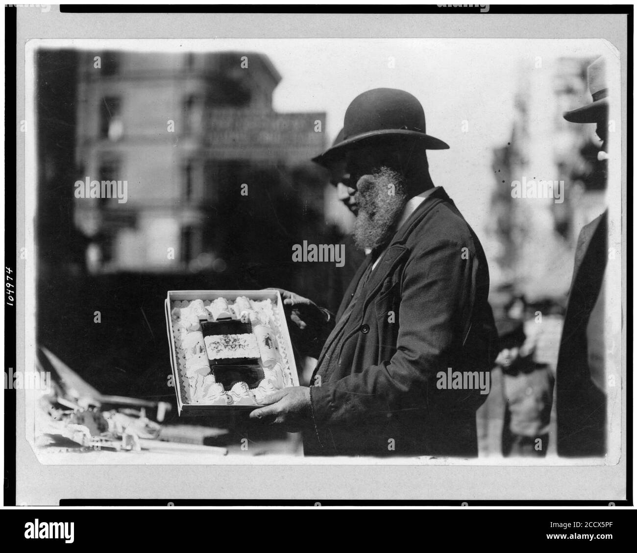 Jewish life-selling New Year's cards, East Side, New York City Stock ...