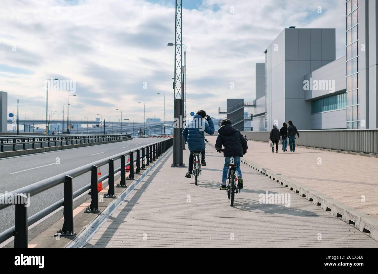 Clean as you go hi-res stock photography and images - Alamy