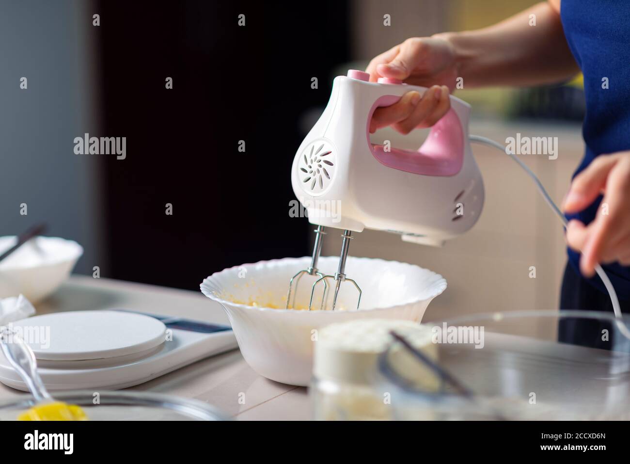 Dough mixer hi-res stock photography and images - Alamy