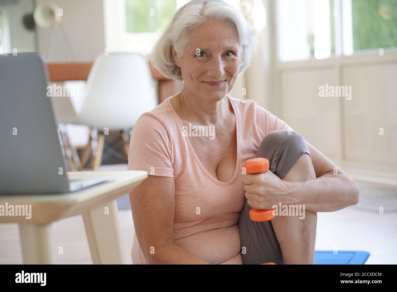 Cardio class senior hi-res stock photography and images - Alamy