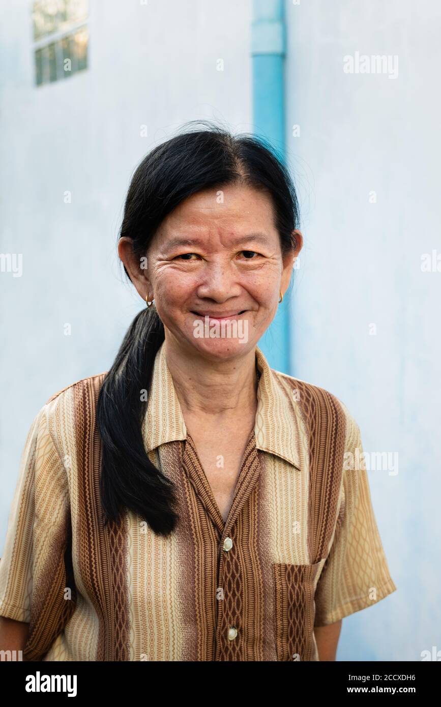 Portrait of elderly Thai woman in Thon Buri neighbourhood of Bangkok ...