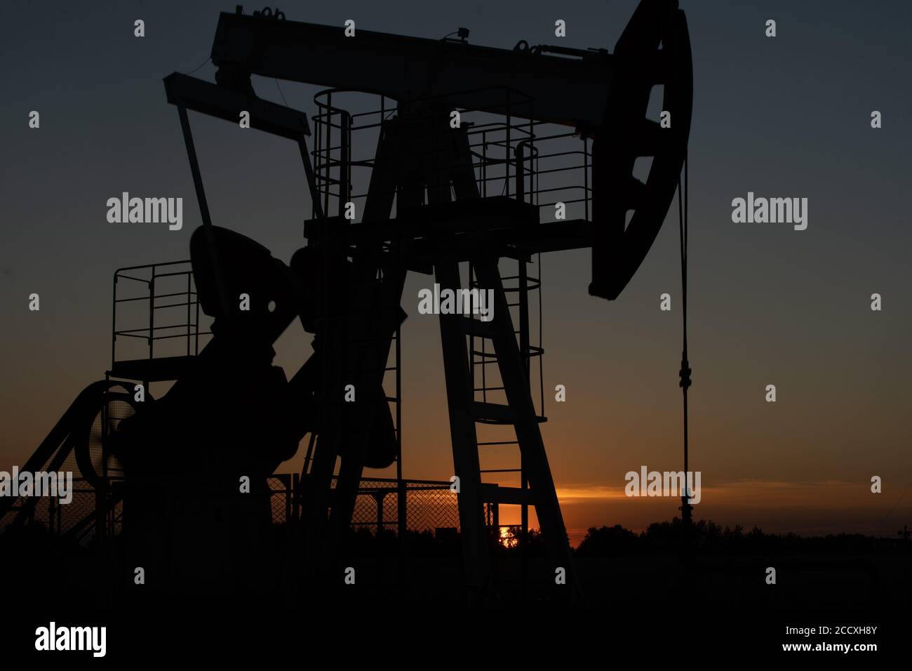 Oil wells sunset hi-res stock photography and images - Alamy