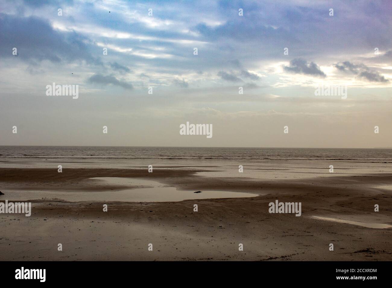 Empty sandy coast sea hi-res stock photography and images - Alamy