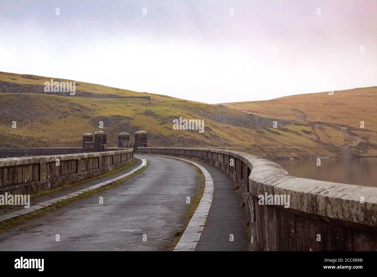 Bridge garage hi-res stock photography and images - Alamy