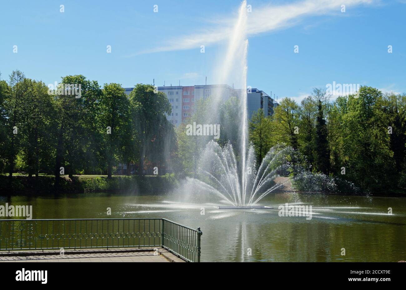 Berlin, Germany. 25th May, 2019. Water fountain in the Fennpfuhl park ...