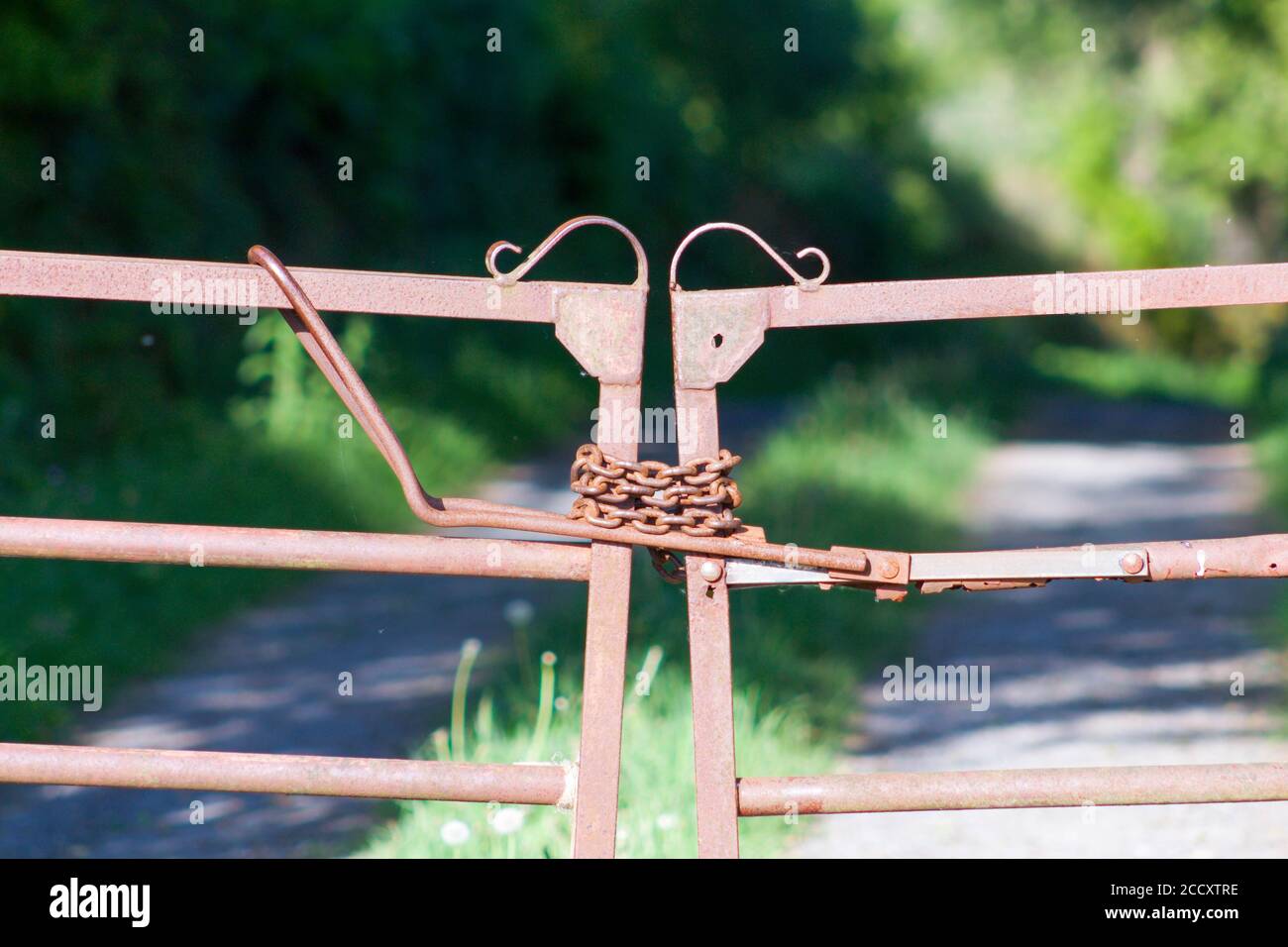 Locked gates hi-res stock photography and images - Alamy