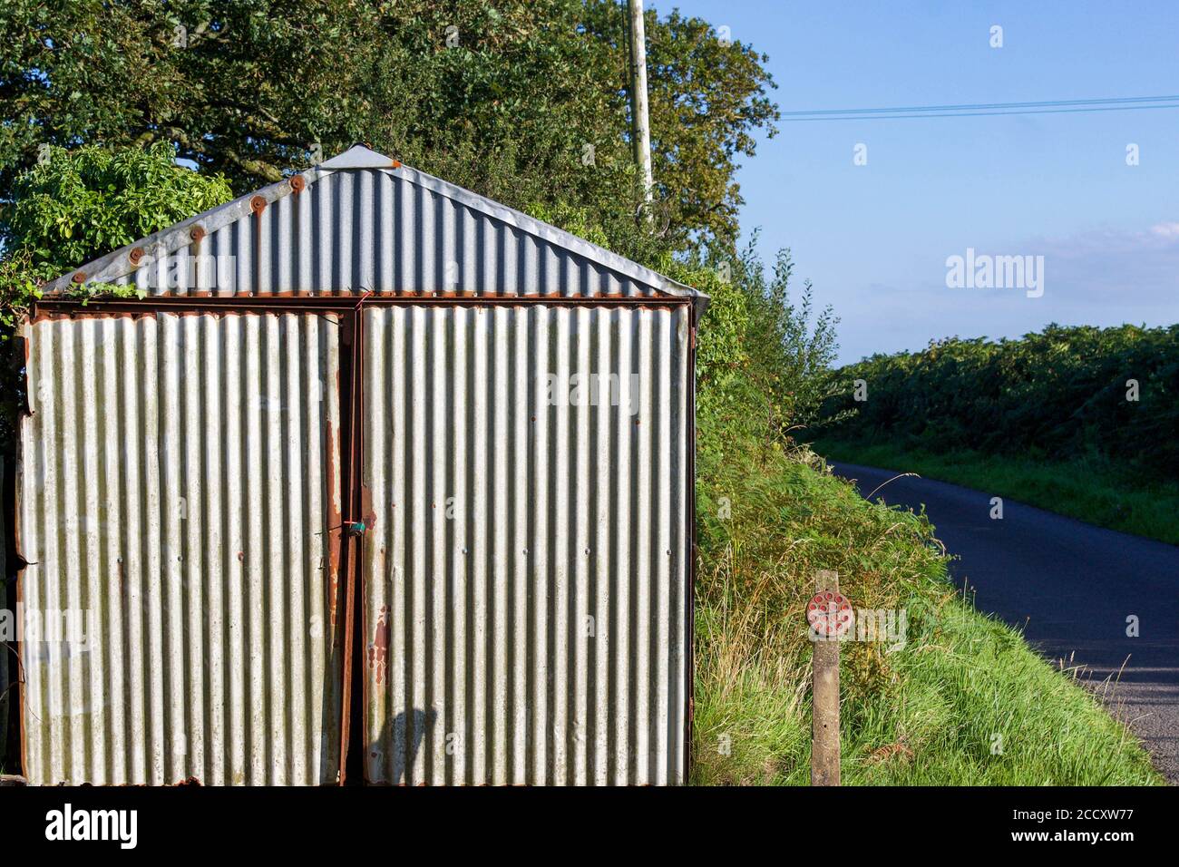 Rusty farm shed in hi-res stock photography and images - Alamy