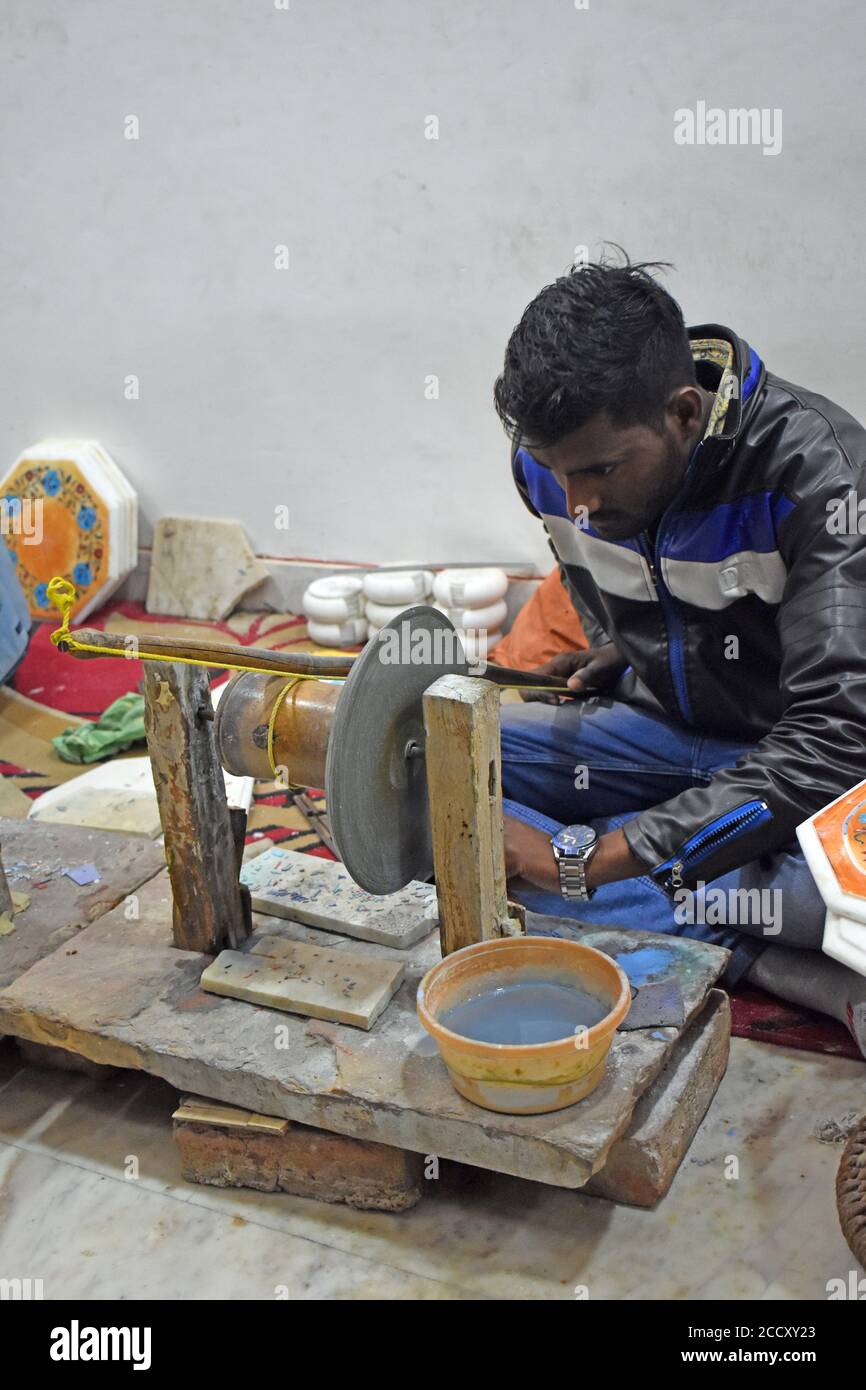 Agra, Uttar Pradesh, India. Ceramic workers Stock Photo - Alamy