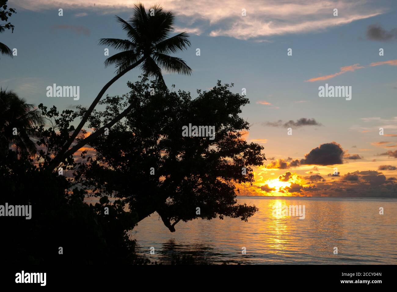 Island in pacific and sunset hi-res stock photography and images - Alamy