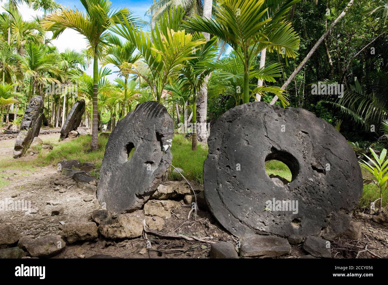 Stone money currency yap island hi-res stock photography and images - Alamy