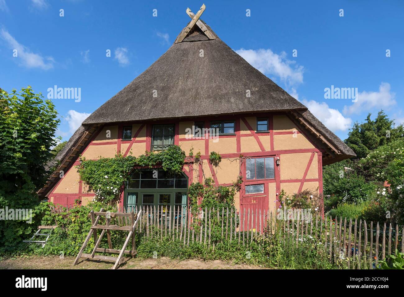 Historic thatched farmhouse hi-res stock photography and images - Alamy