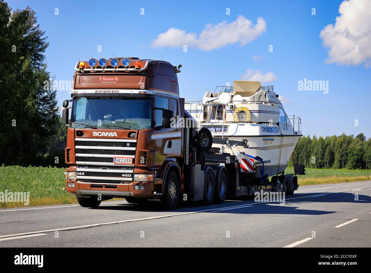 Brown Scania 144 460 semi trailer of P Husonen Ky transports ...