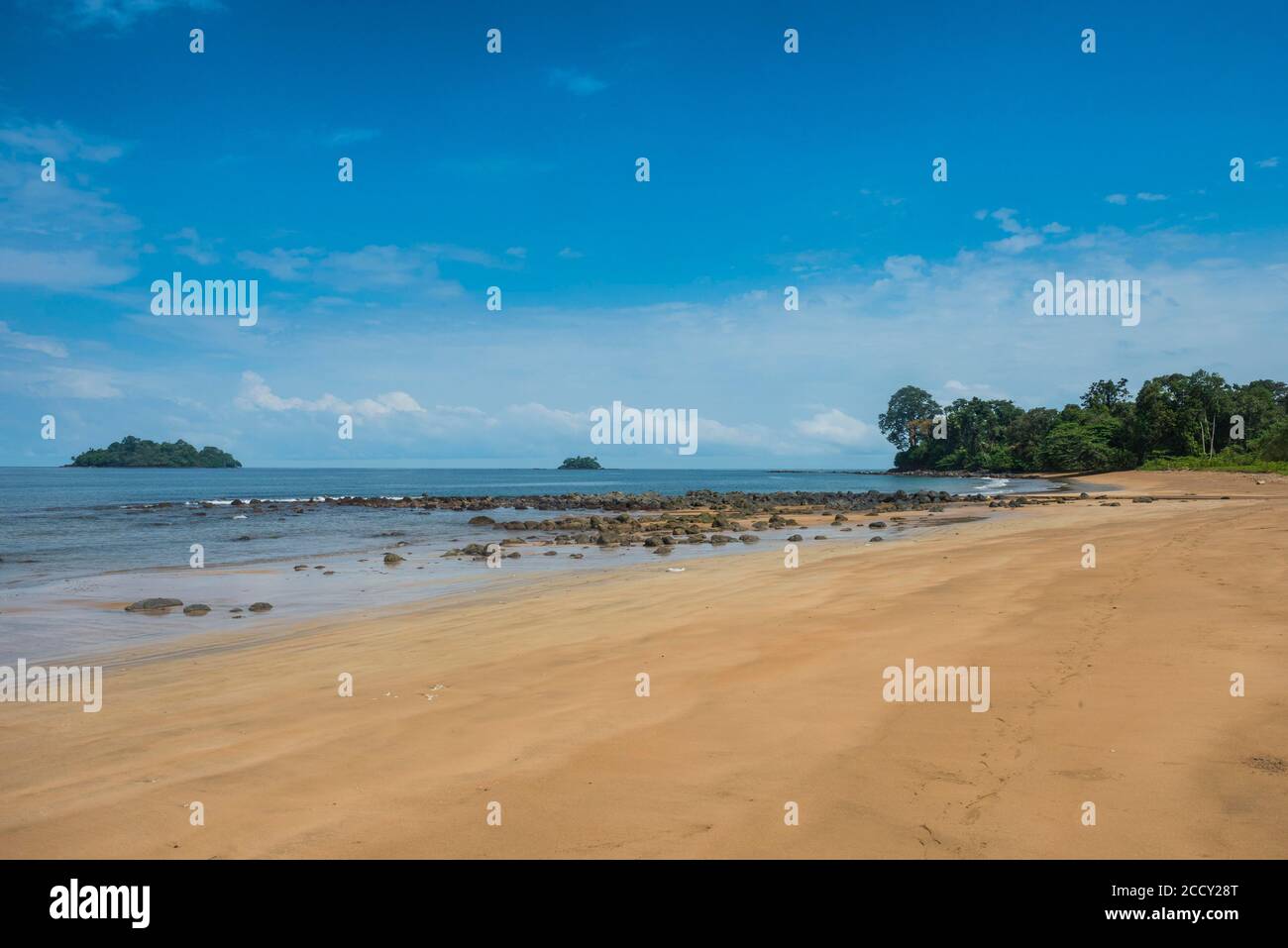 Playa de Alena, sandy beach, Bioko, Equatorial Guinea Stock Photo - Alamy