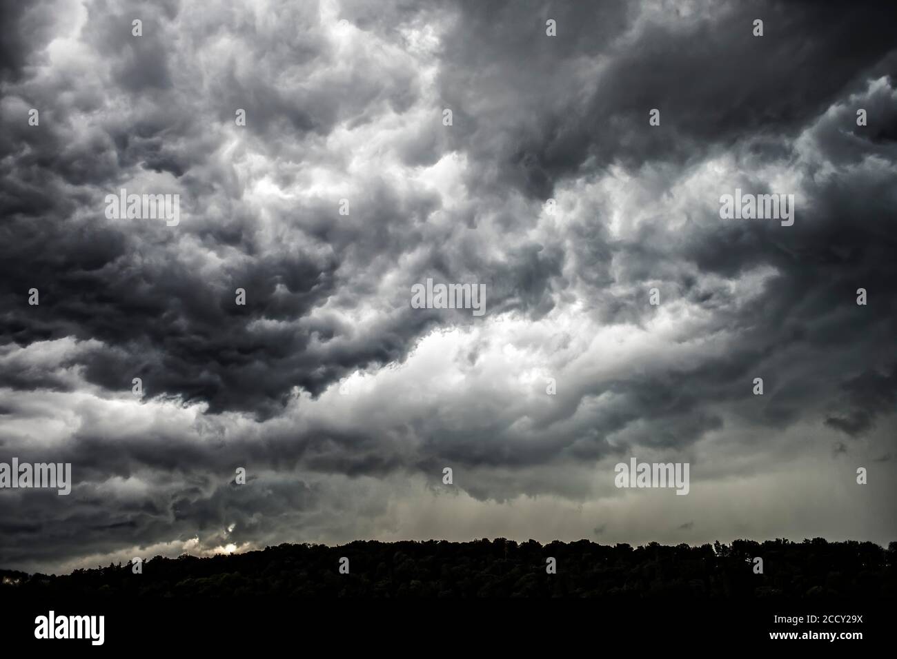 Dark storm clouds rain thunderstorms hi-res stock photography and images - Alamy
