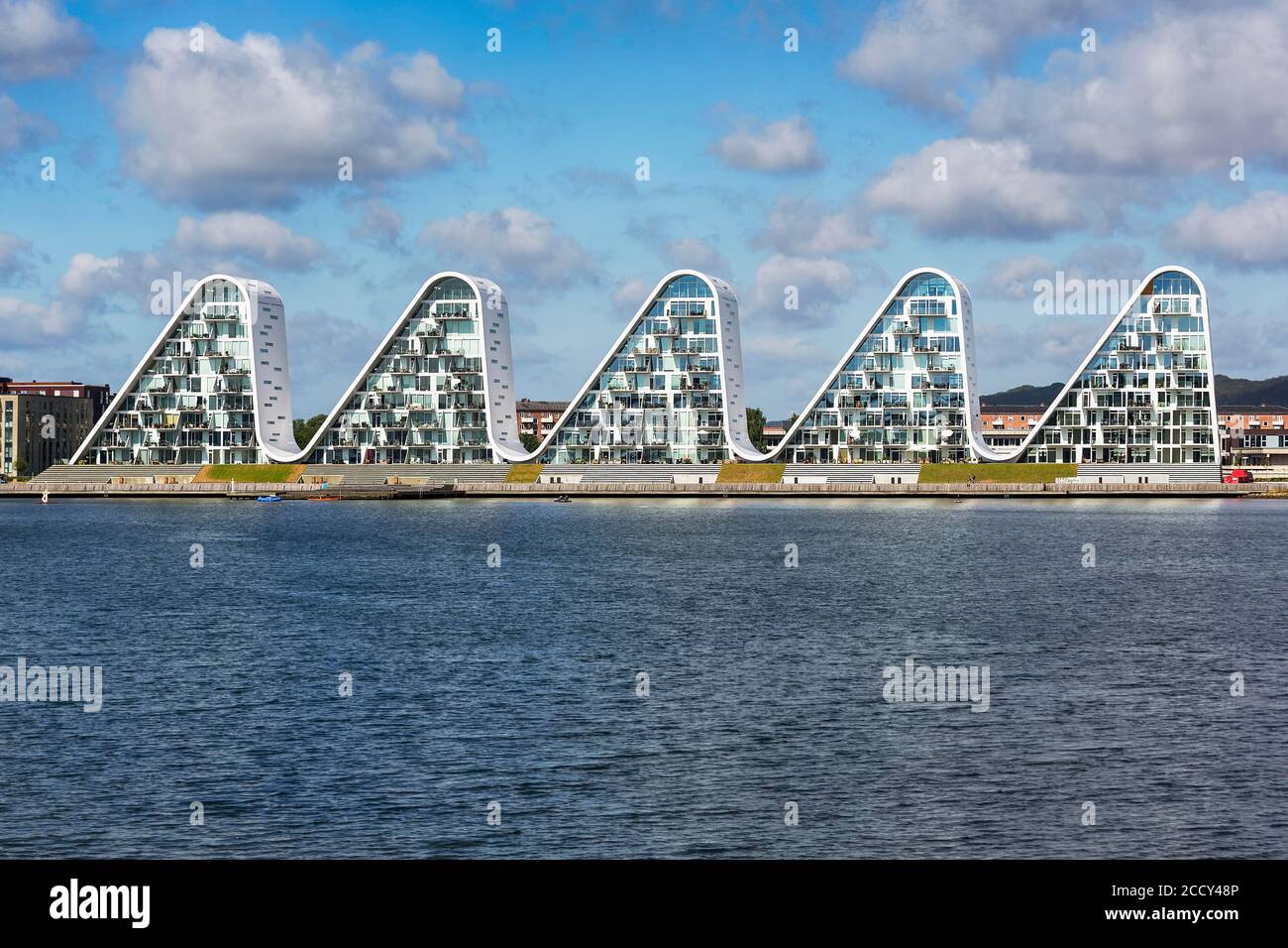 Wave shaped architecture hi-res stock photography and images - Alamy