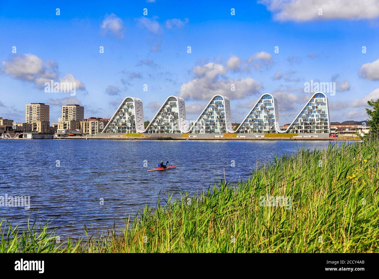 Wave building hi-res stock photography and images - Alamy