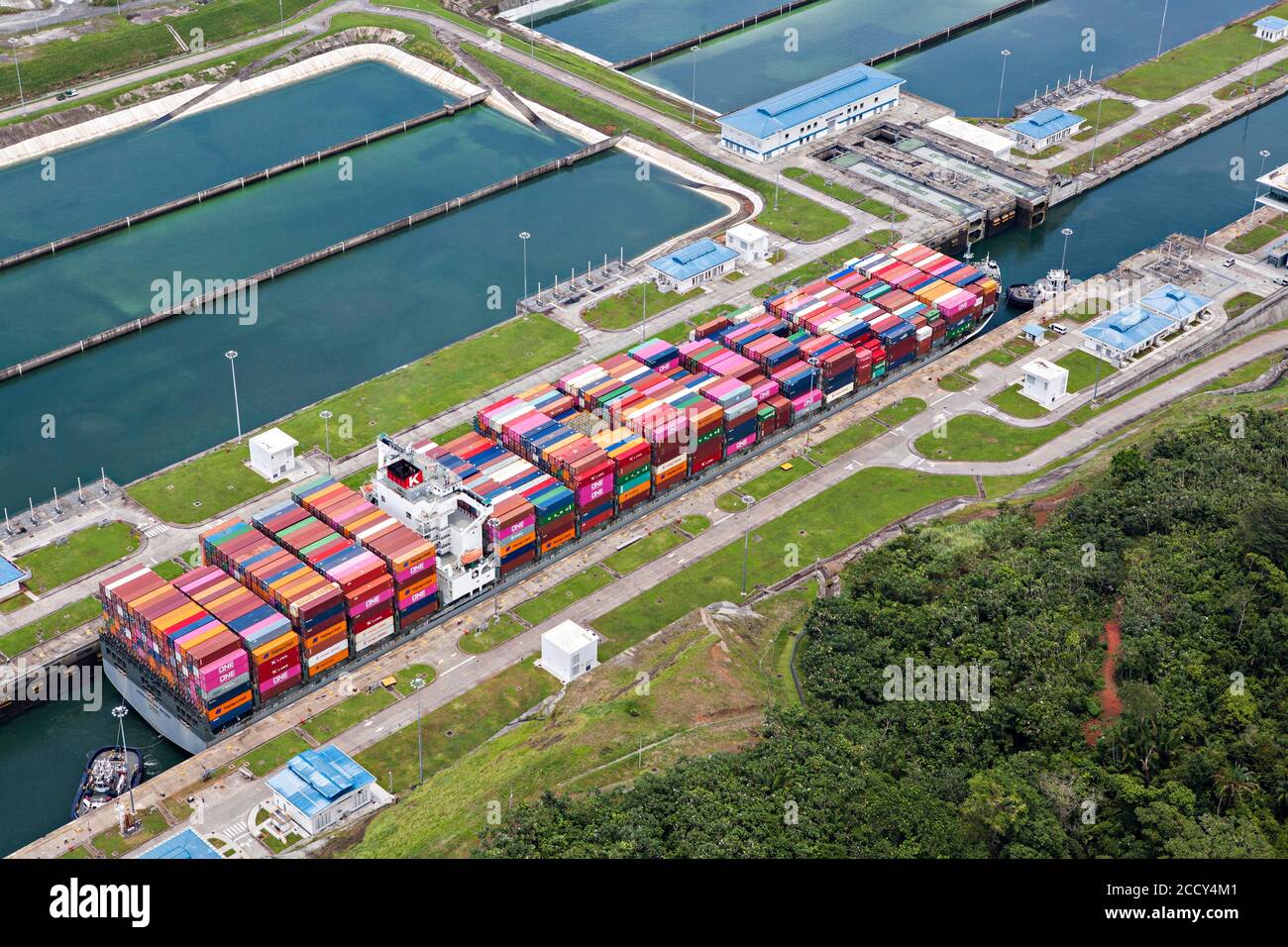 Container ship side view hi-res stock photography and images - Alamy