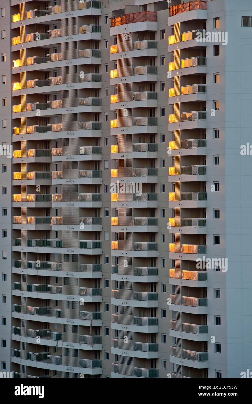 Downtown residential building hi-res stock photography and images - Alamy