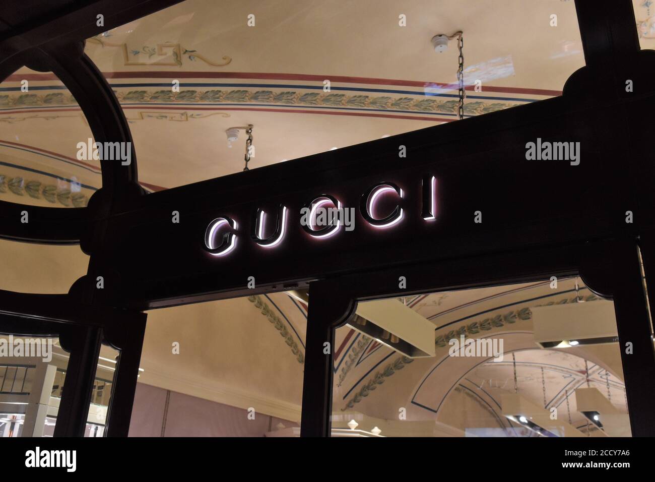 THE SIGNATURE OF THE GUCCI BOUTIQUE Stock Photo - Alamy