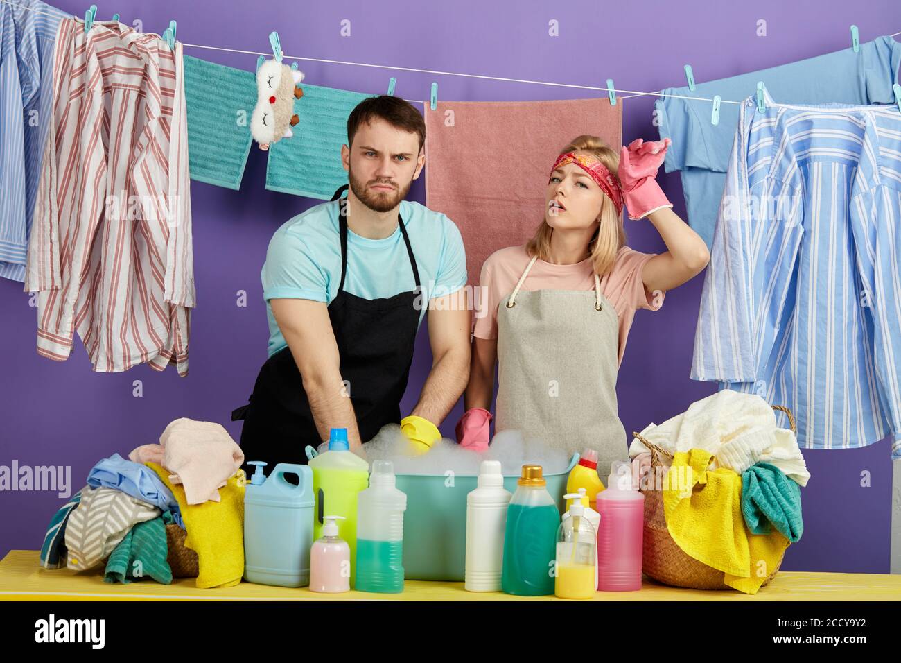 Woman washing up man sad hi-res stock photography and images - Alamy
