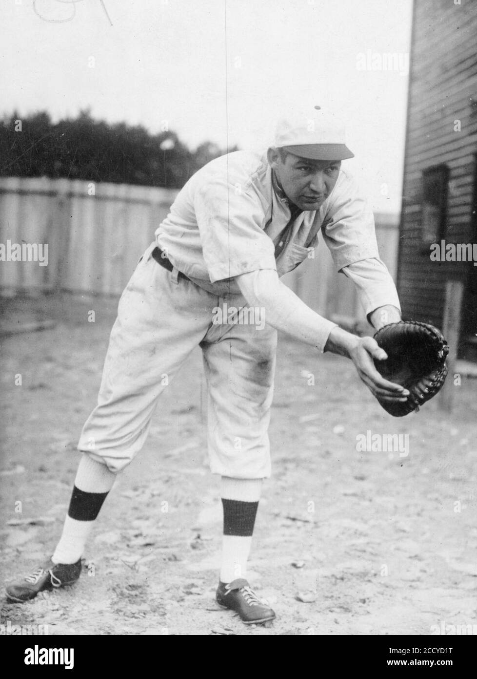 1st Baseman Standing
