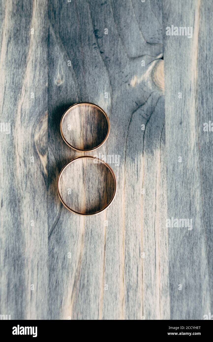 Side view wedding rings hi-res stock photography and images - Alamy