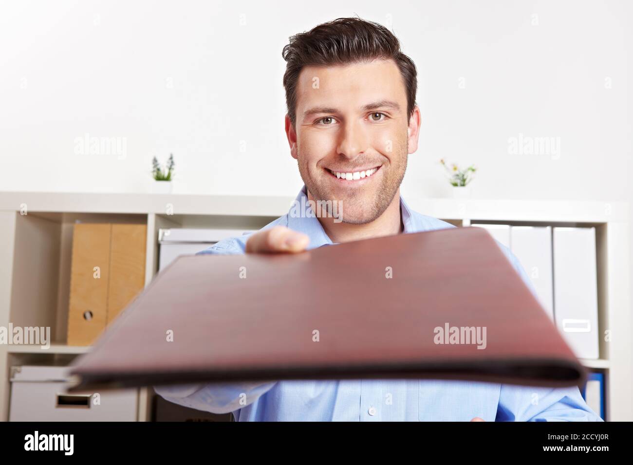Portfolio office hi-res stock photography and images - Alamy