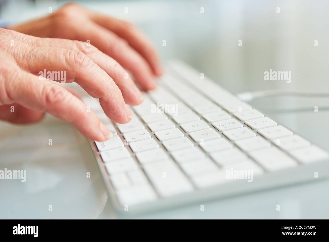 Typing class hi-res stock photography and images - Alamy