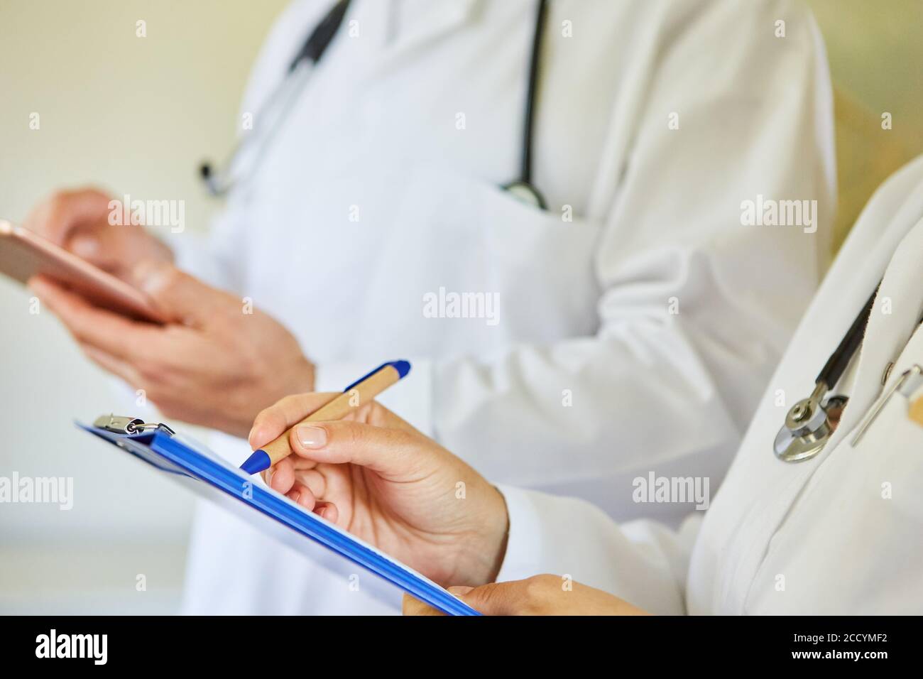 Female doctor computer notes hi-res stock photography and images - Alamy