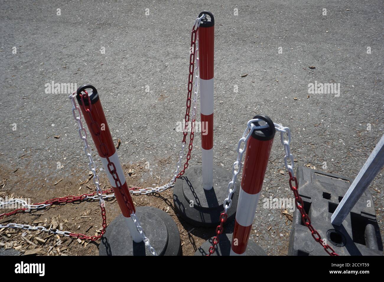 White metal safety barriers hi-res stock photography and images - Alamy
