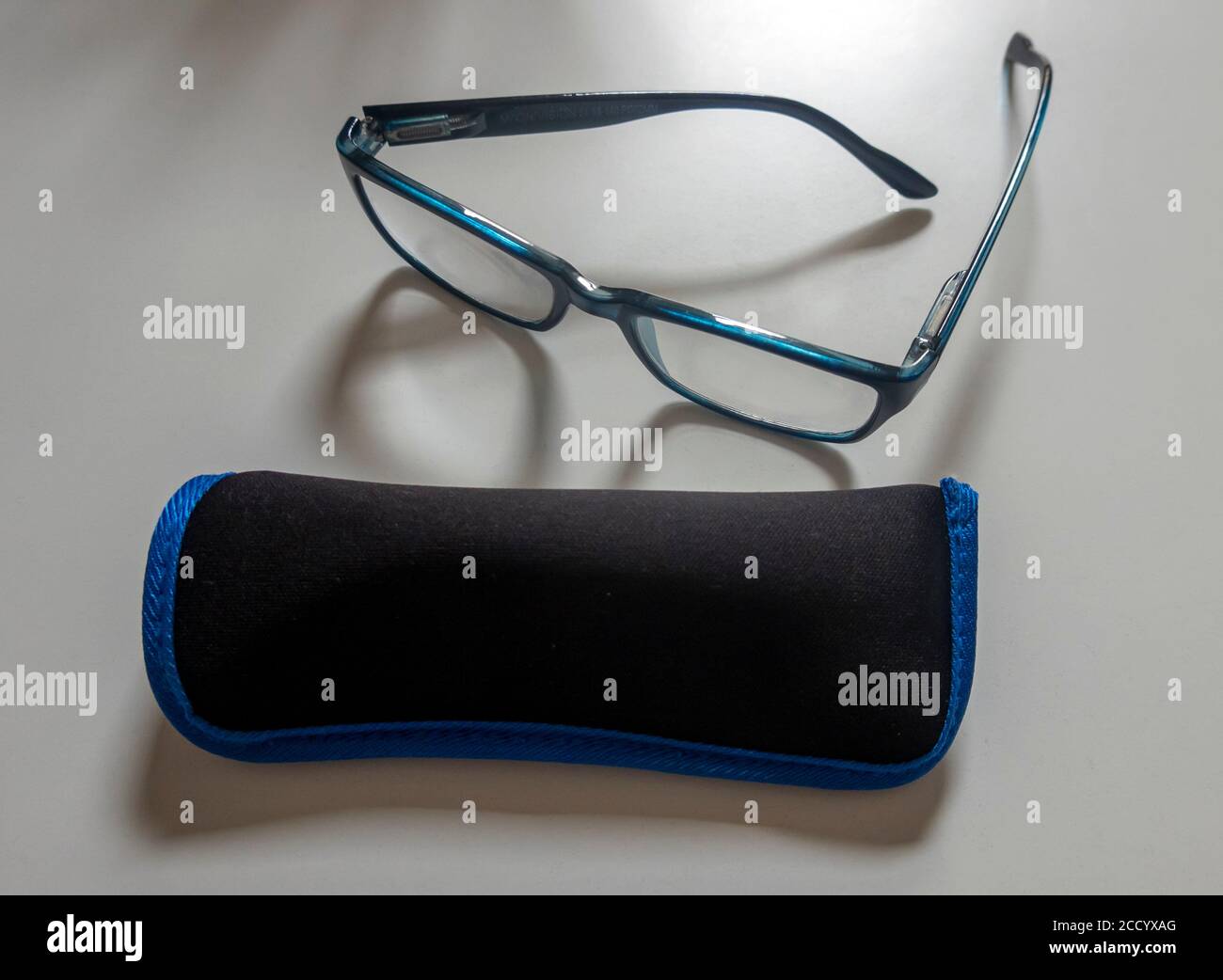 Matching glasses hi-res stock photography and images - Alamy