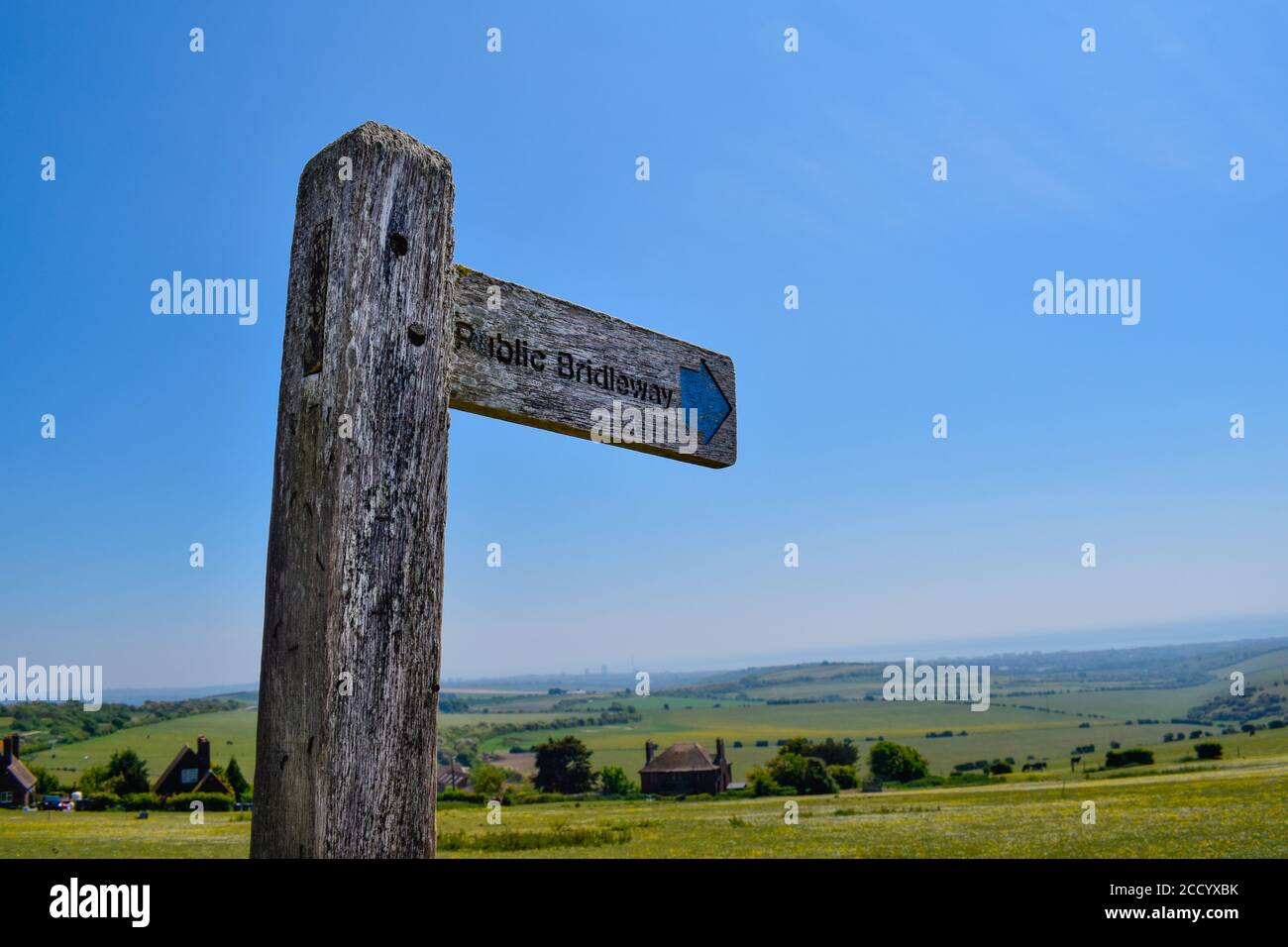 Walking sign countryside hi-res stock photography and images - Alamy