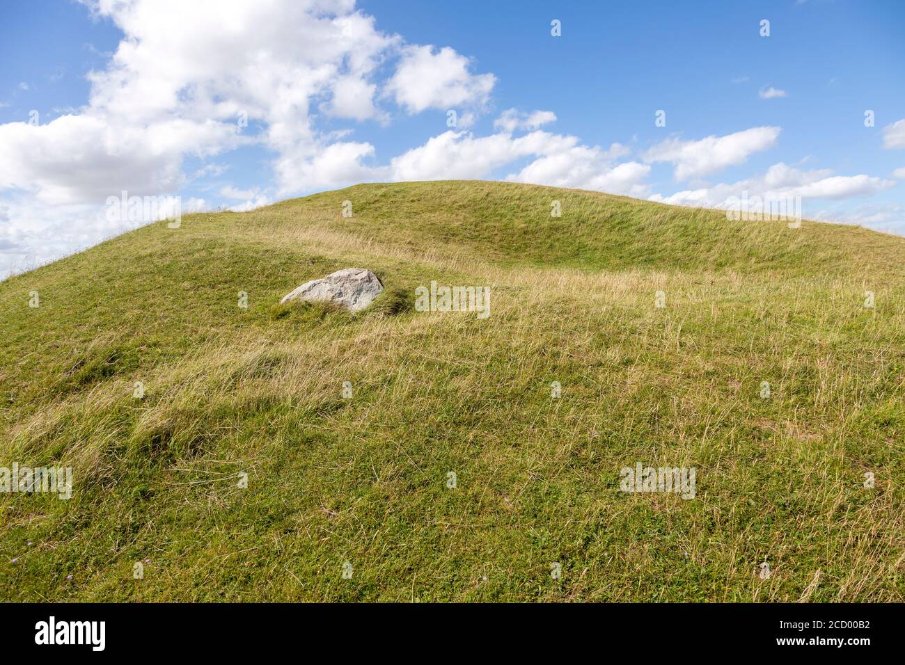 Neolithic barrow england hi-res stock photography and images - Alamy