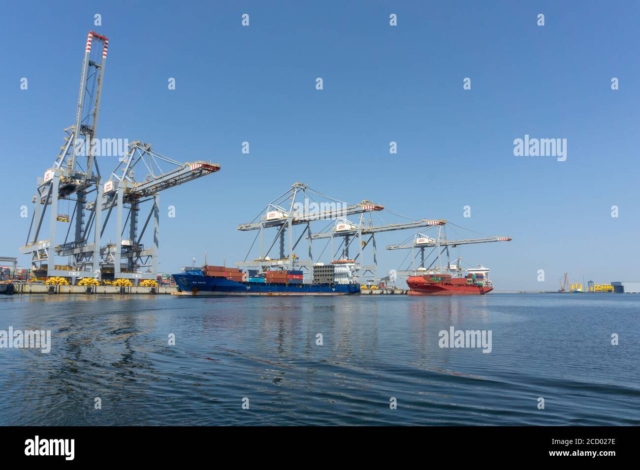 RWG Terminal with two container vessels in the Prinses Amaliahaven ...