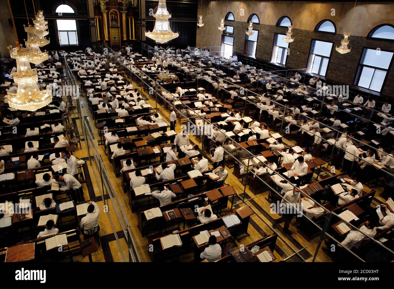 Modi'in Illit, Jewish seminary. 24th Aug, 2020. People wearing masks ...