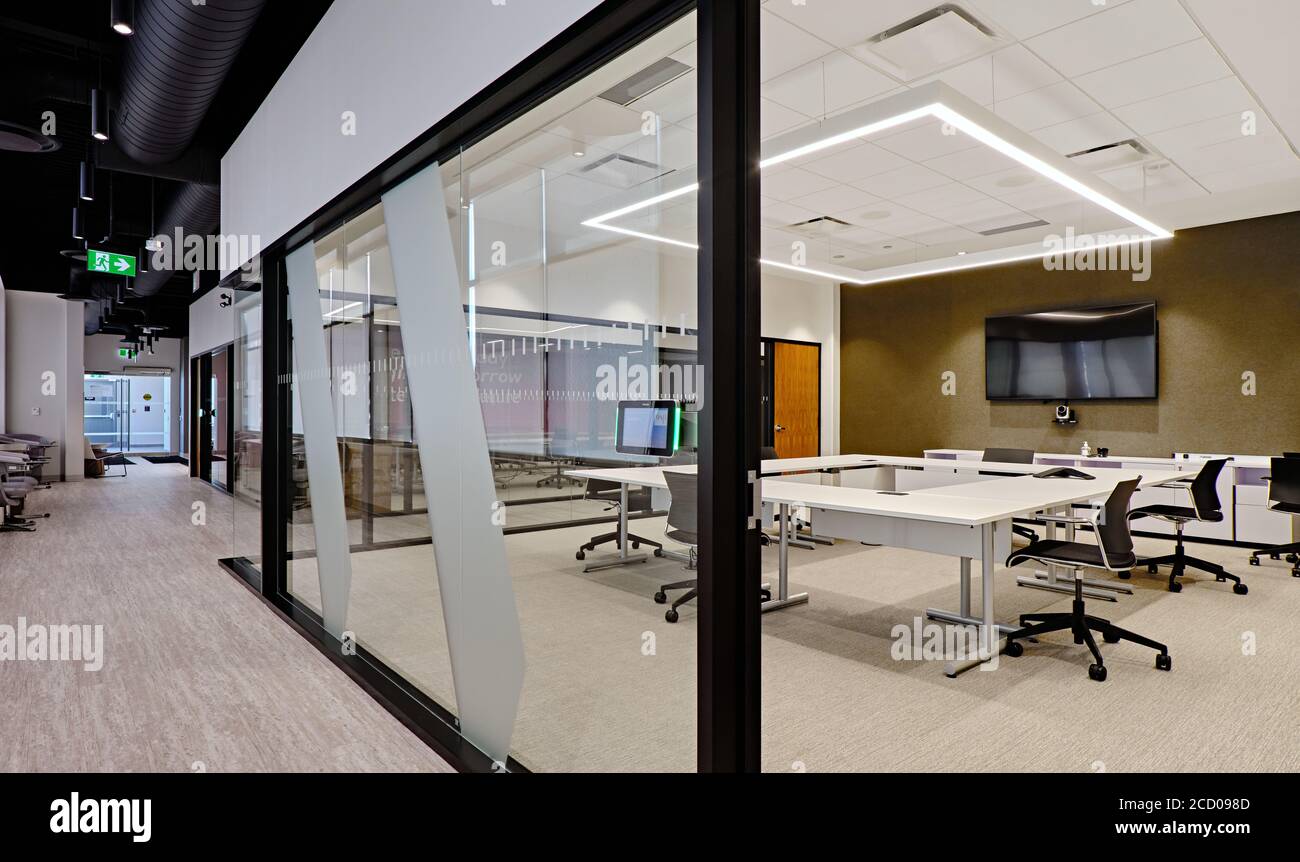 Modern office meeting rooms hi-res stock photography and images - Alamy