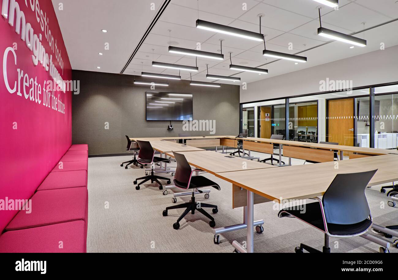 International modern interior offices hi-res stock photography and ...