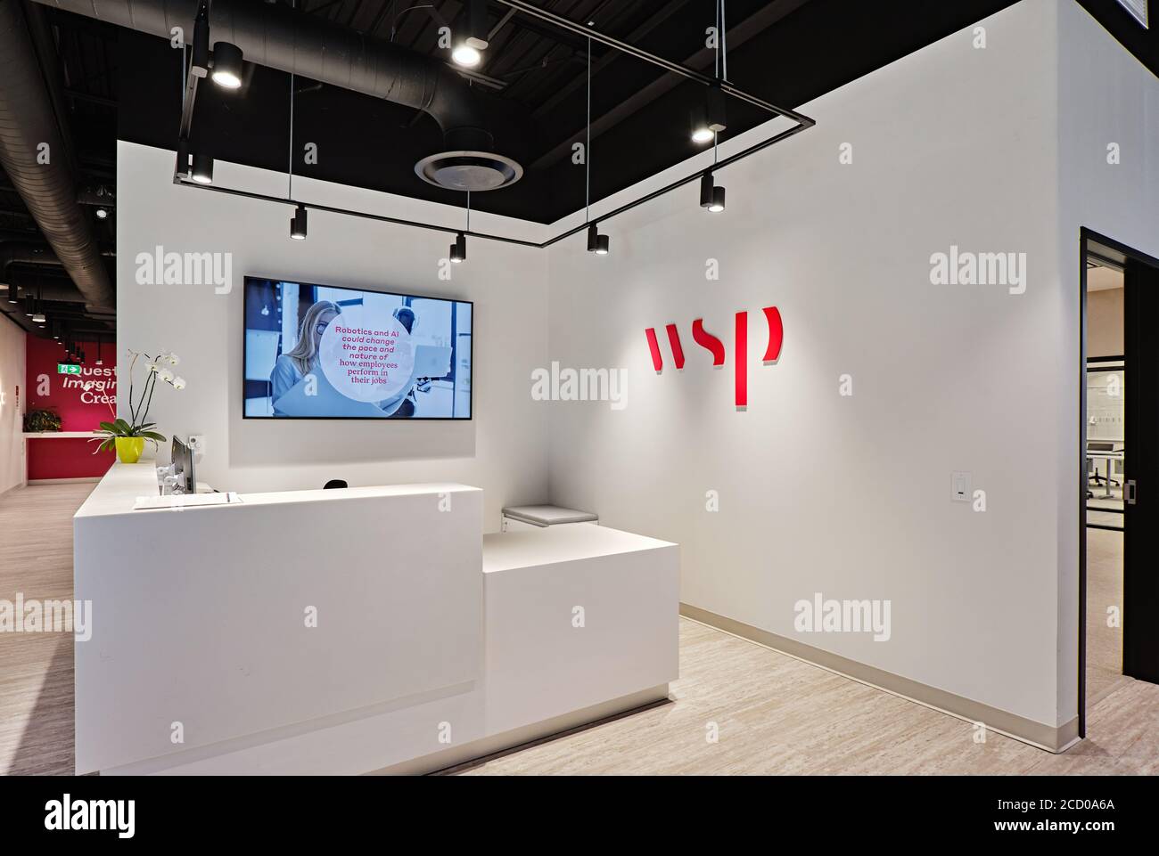 International modern interior offices hi-res stock photography and ...