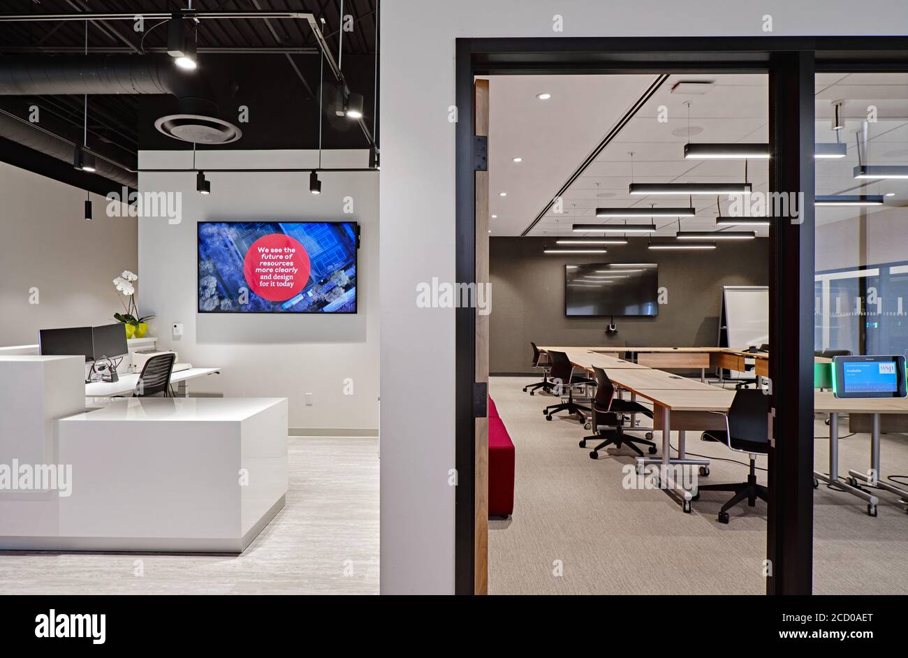 International modern interior offices hi-res stock photography and ...