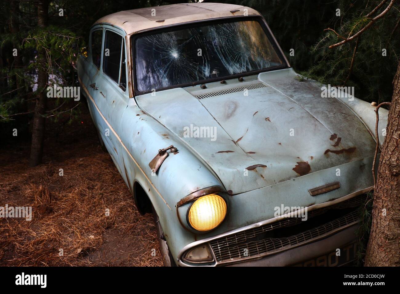 Flying car harry potter hi-res stock photography and images - Alamy