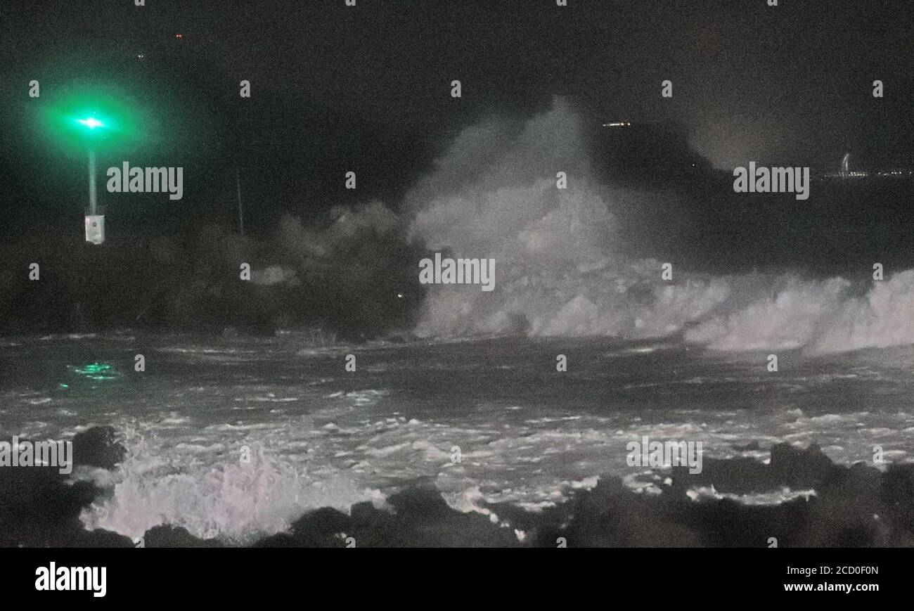 25th Aug, 2020. Waves crash into Beophwan port Waves crash into ...