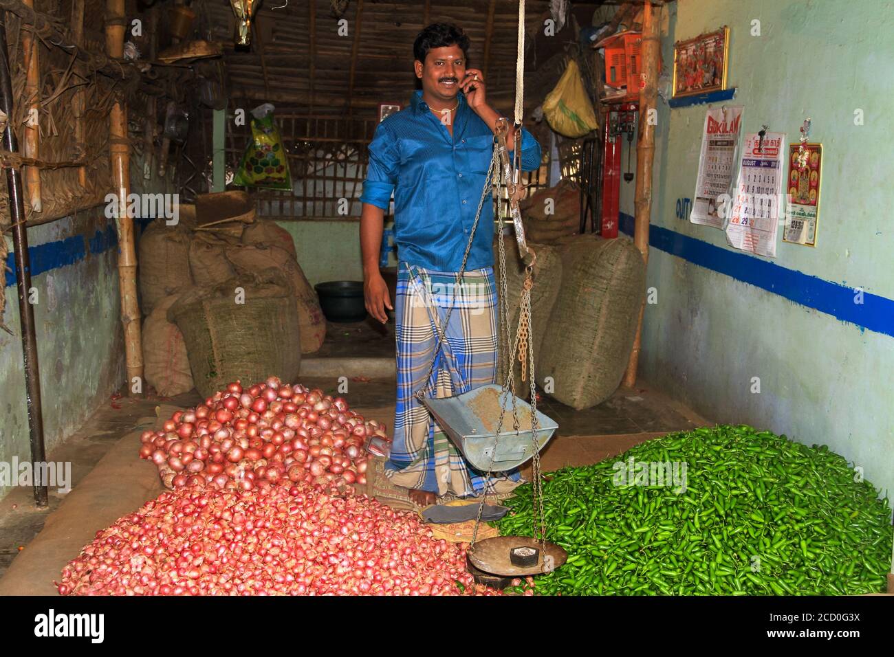 India tea sellers hi-res stock photography and images - Alamy