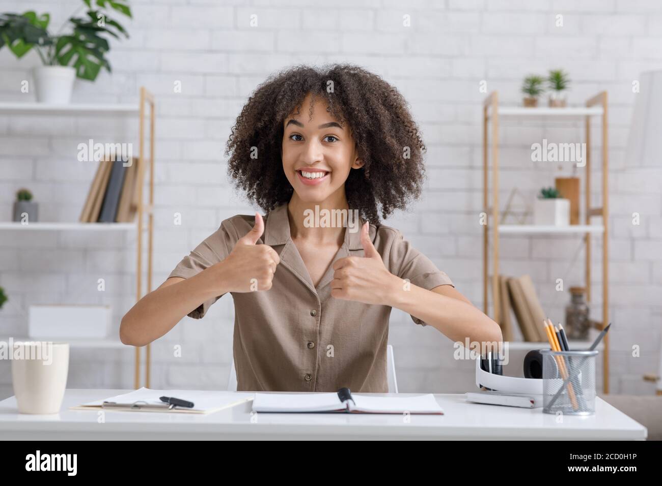 Thumbs up work hi-res stock photography and images - Alamy