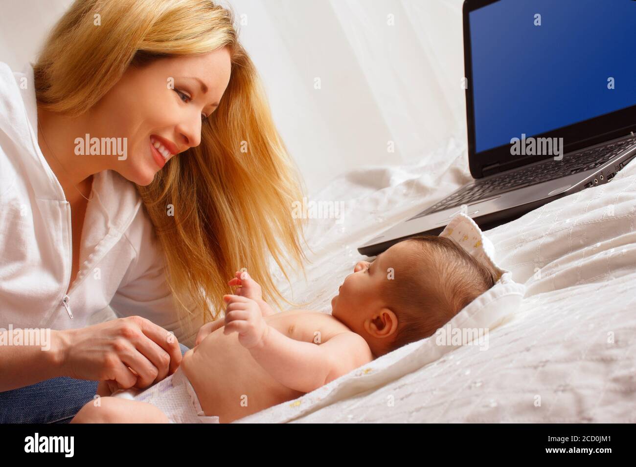 Children computers home mother hi-res stock photography and images - Alamy