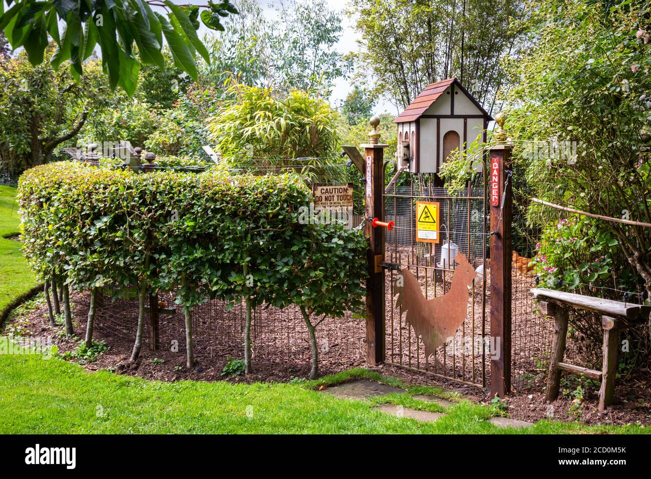 Hen house hi-res stock photography and images - Alamy