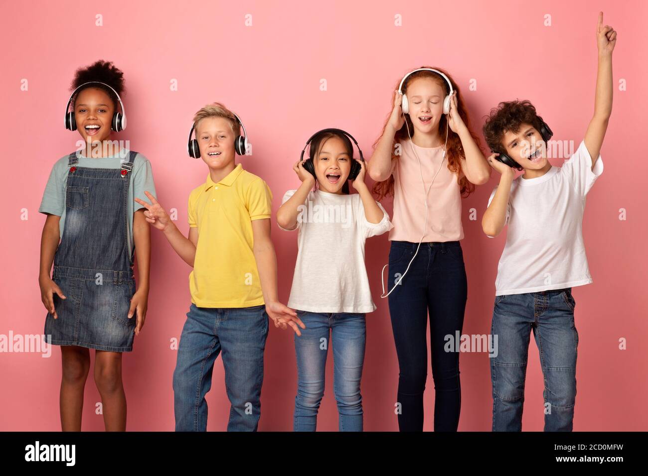 Schoolchildren book hi-res stock photography and images - Alamy