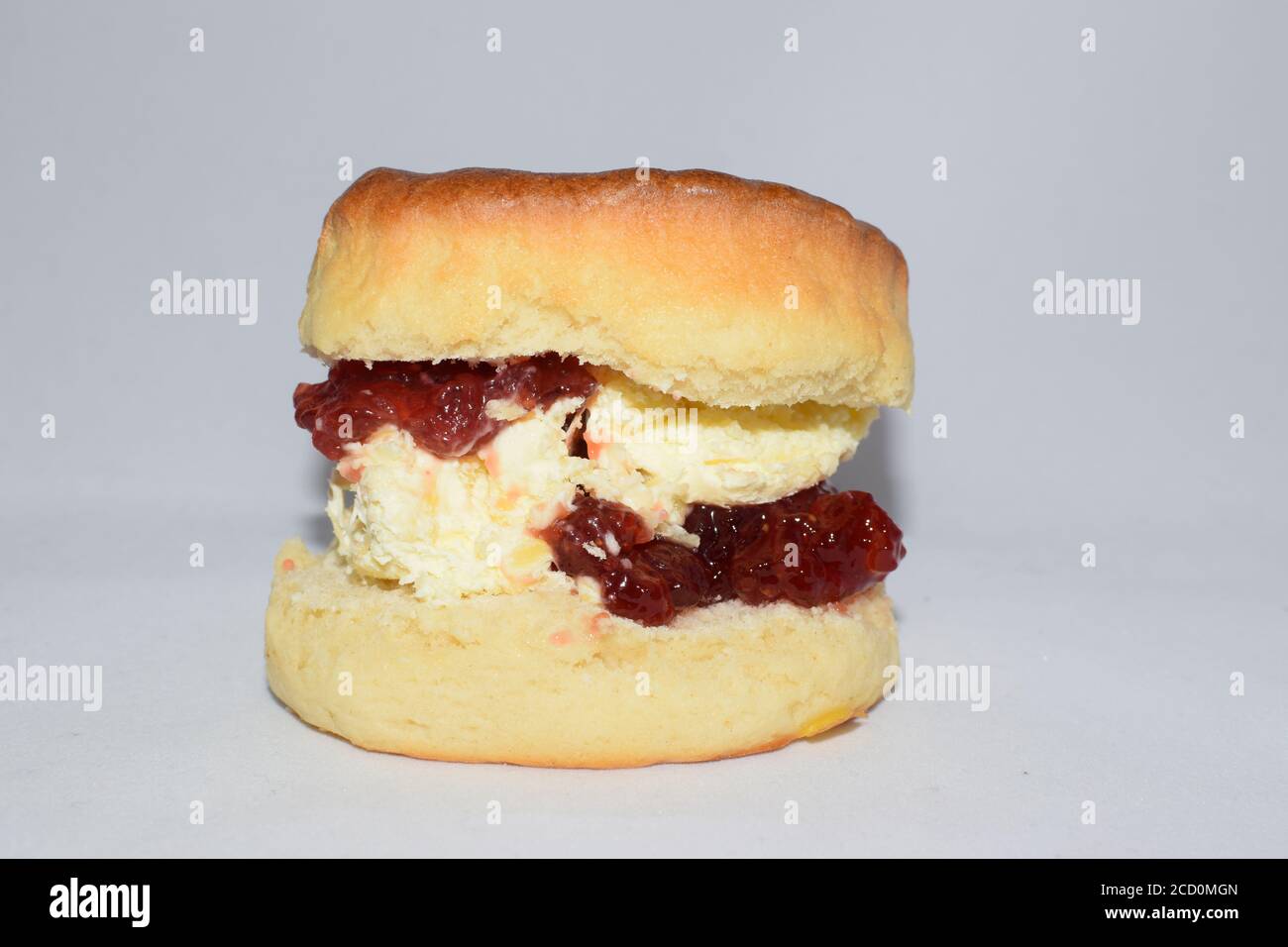 A Cornwall and Devon combined Cream scone 1 ( of 2 Stock Photo - Alamy