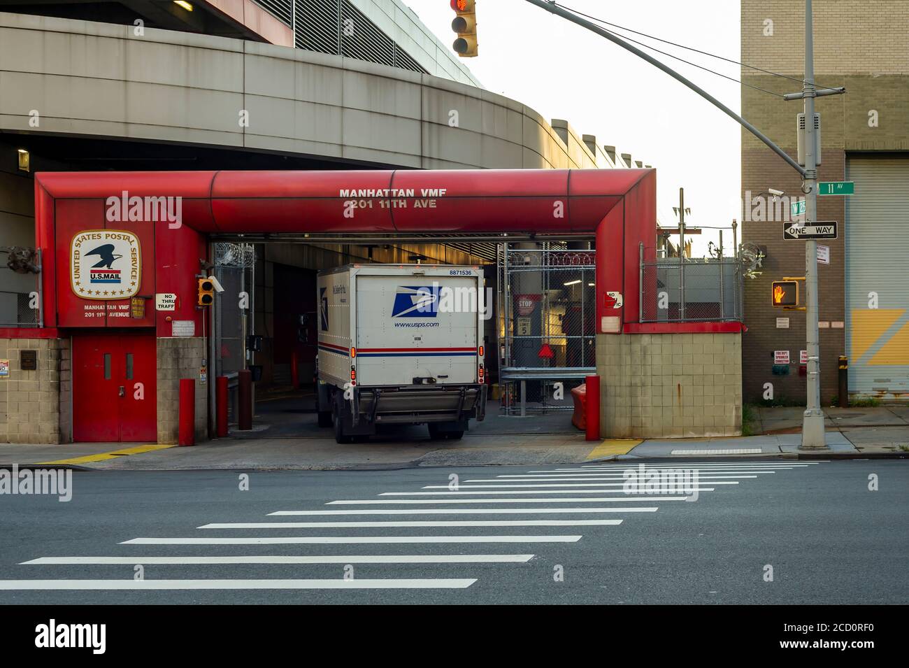Usps vehicle hi-res stock photography and images - Alamy